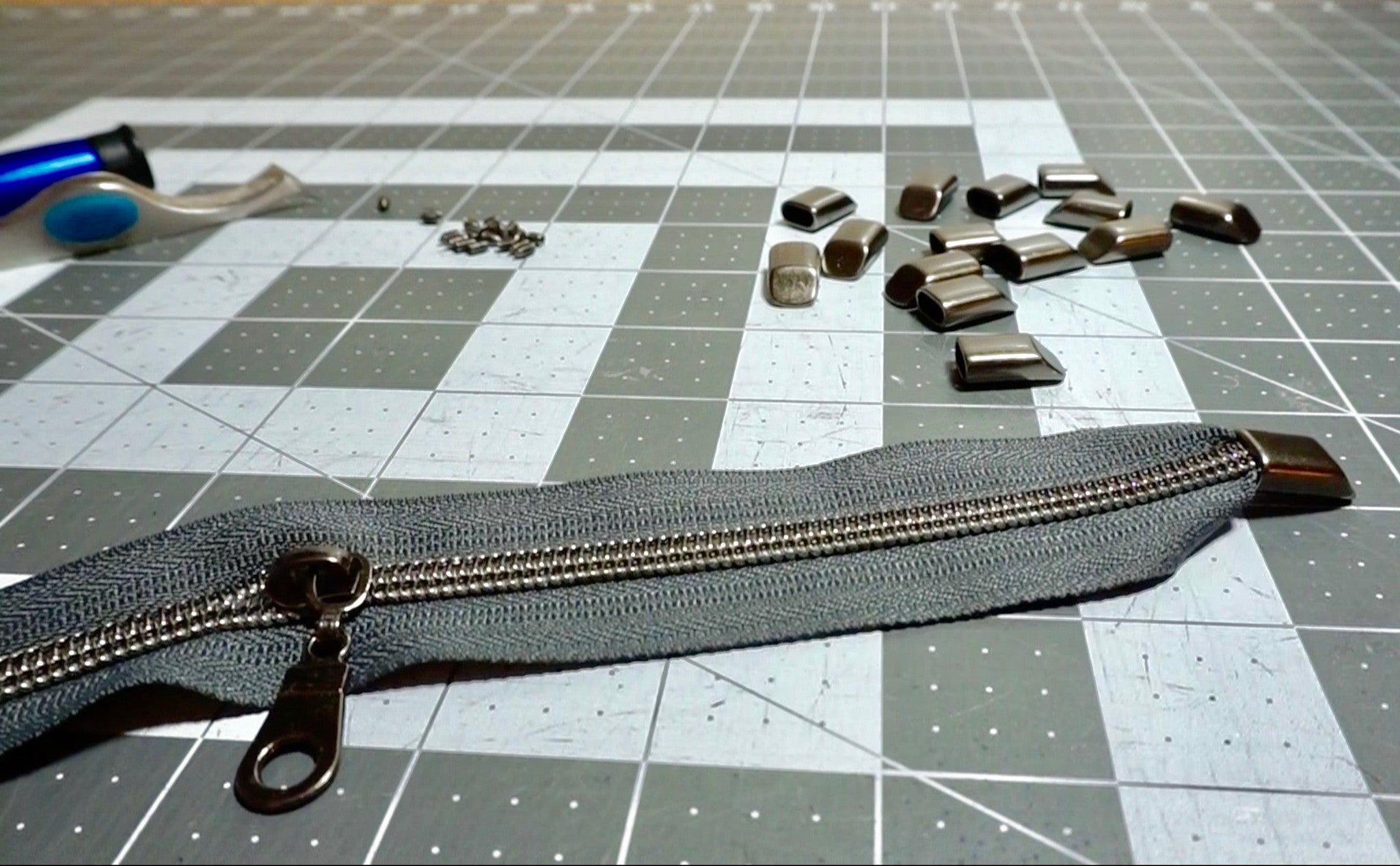 A PfitzSewSwell Tutorial: Adding zipper ends to continuous zipper chai